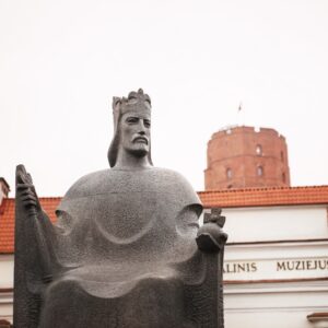 Karaliaus Mindaugo paminklas - Istorijos lobynas