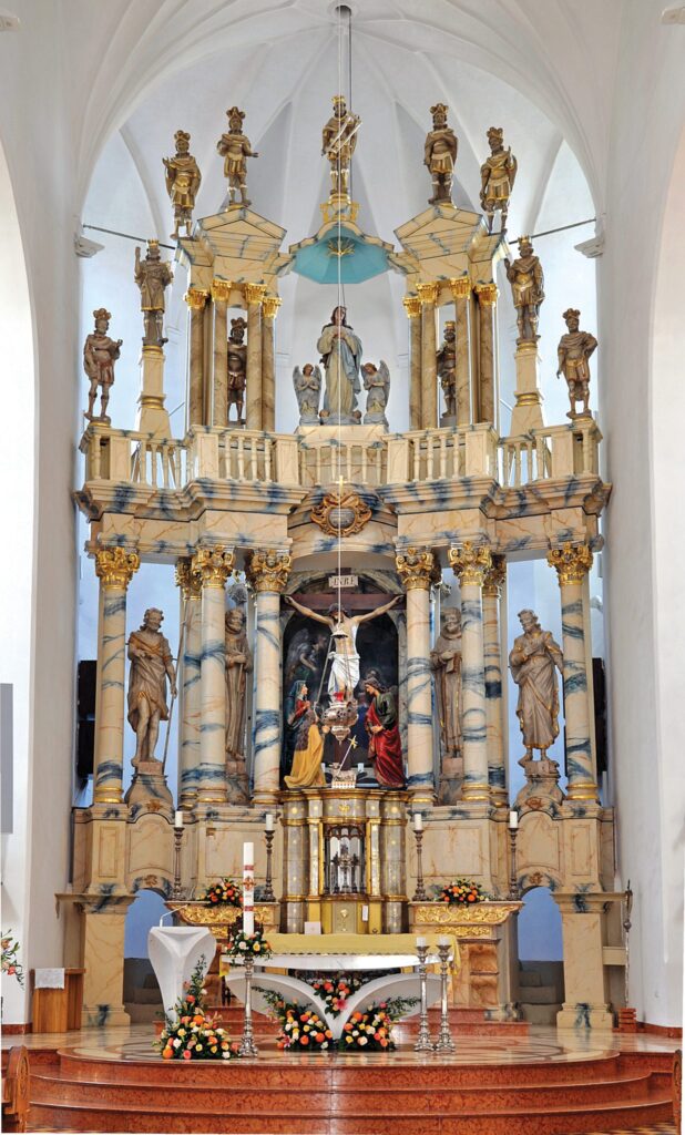 Aukščiausias Lietuvoje medinis altorius - Istorijos lobynas